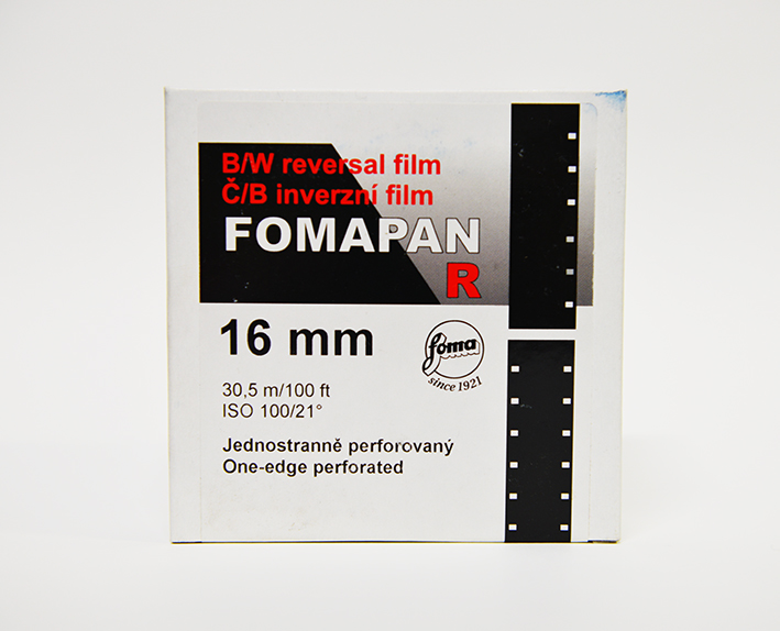 R 100 Movie Film, 16mm SINGLE PERFORATED, 30.5 meters - Blanco Negro